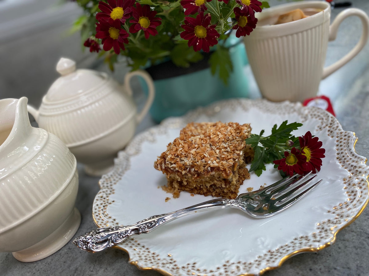A CAKE FOR A QUEEN ( Queen Elizabeth Cake) – O'Live A Little ...